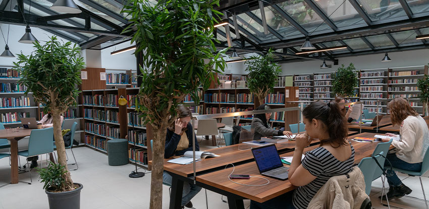 Learning Commons | The American University of Paris