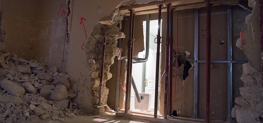 Breaking Down Walls | The American University of Paris