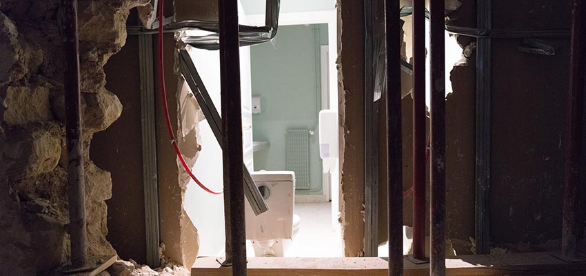 Breaking Down Walls | The American University of Paris